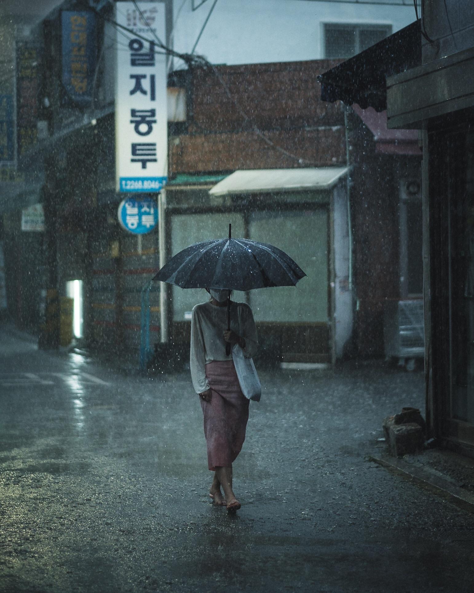 Get home quickly ☔️ Seoul, South Korea 2020 Monsoon Season | Scrolller