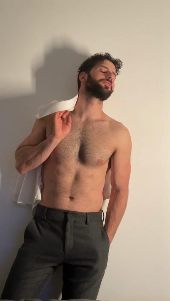 6ft sicilian hunk waiting. | Scrolller