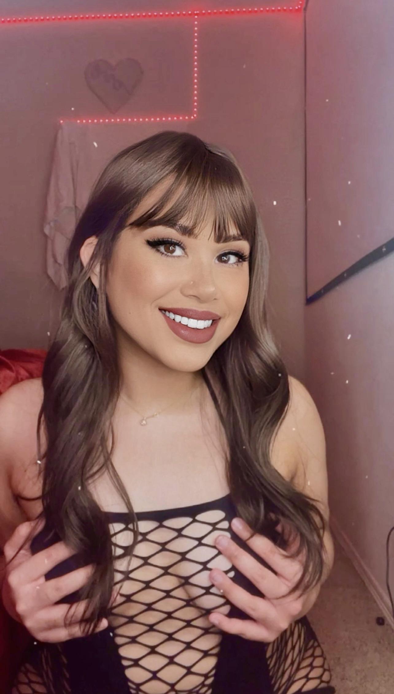 Gf or one night stand material? 🤭 | Scrolller