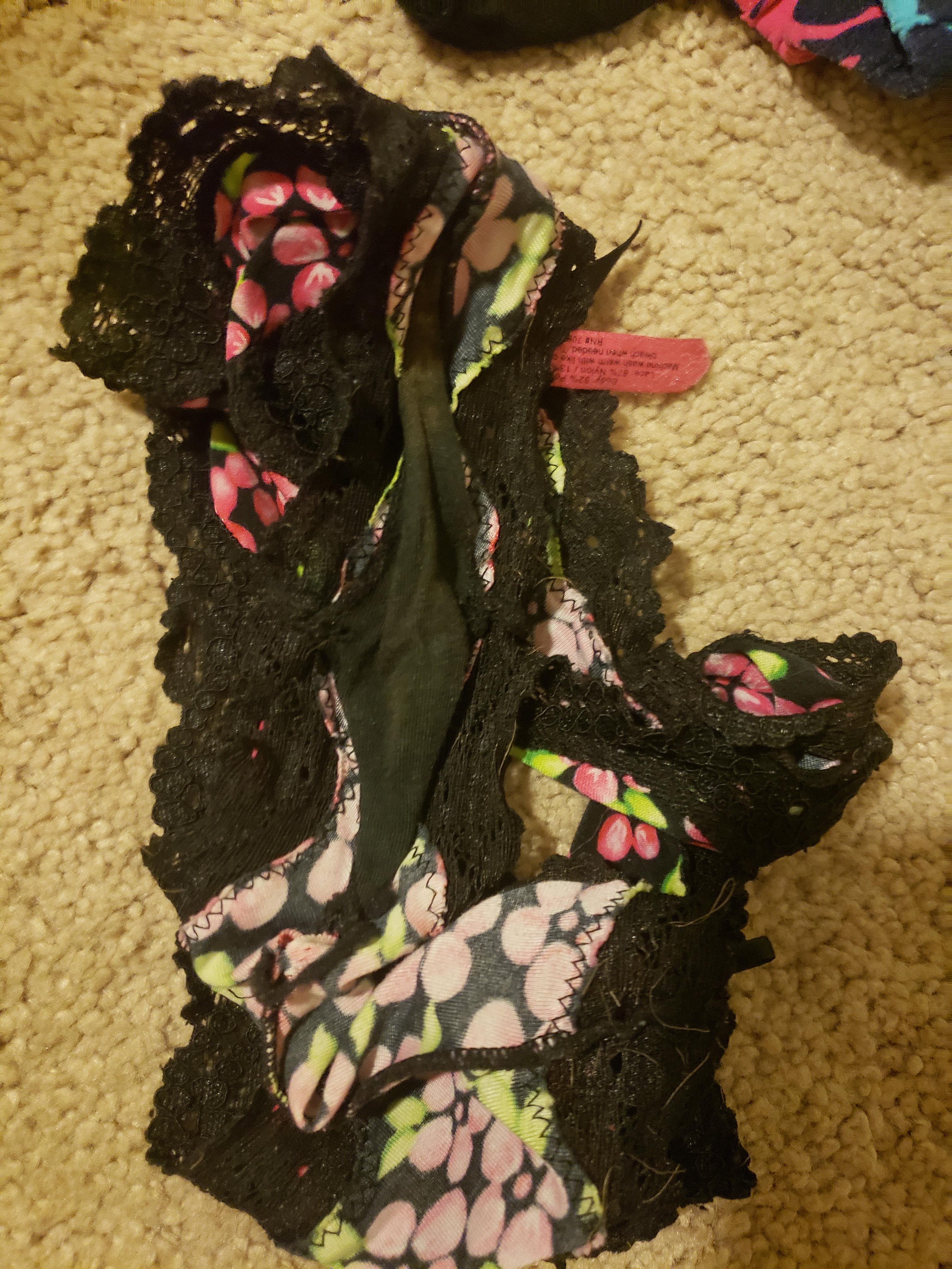 Gfs twin sisters' | Scrolller