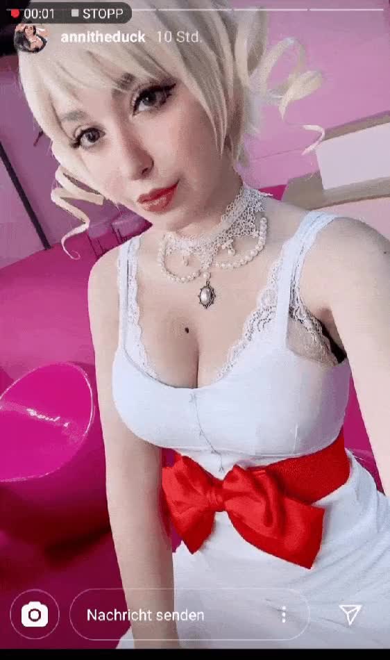 GIF von Anni im Cosplay | Scrolller