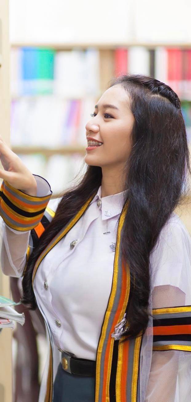 Girl from my school website | Scrolller