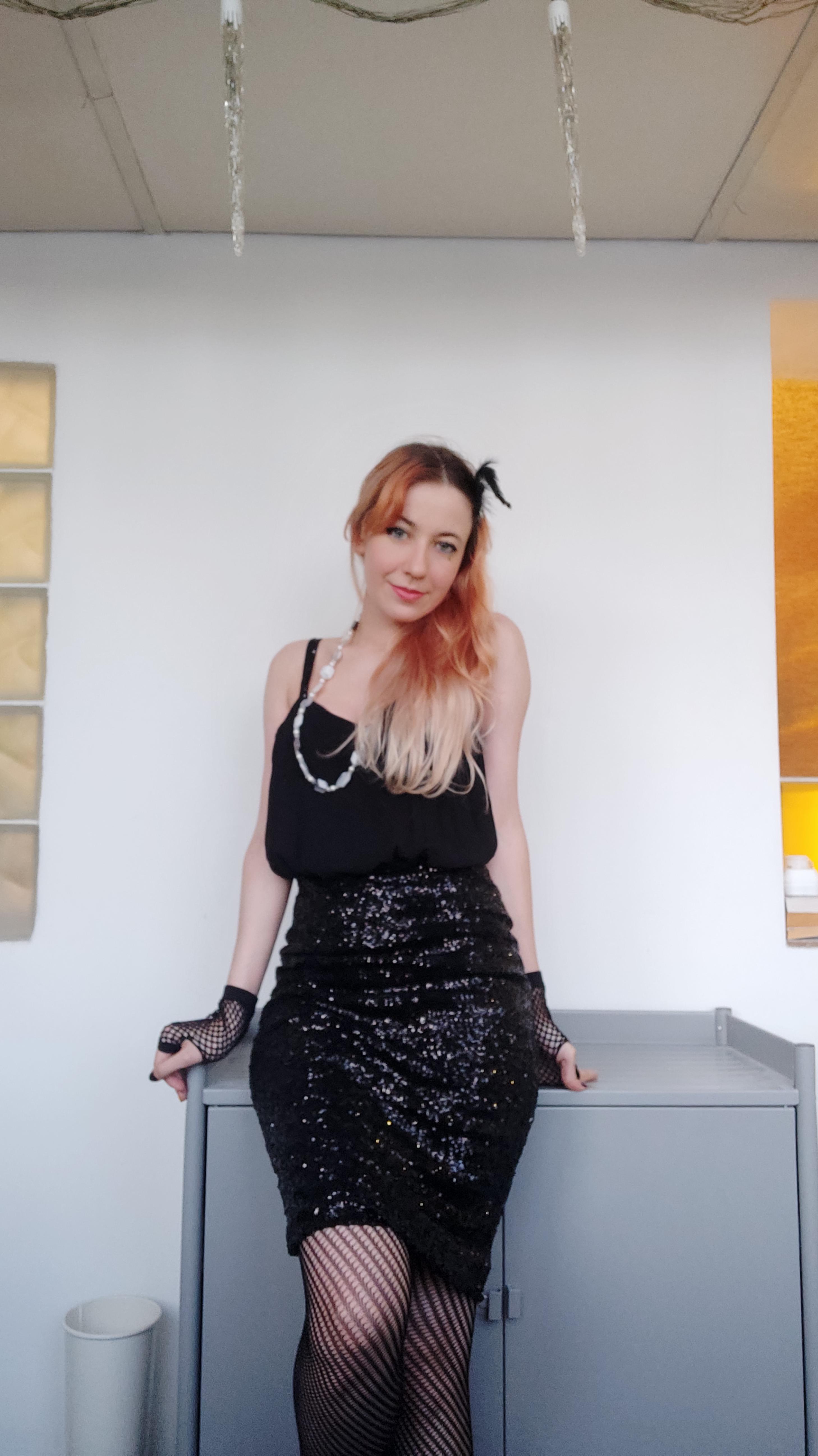 Girl next door from another time? | Scrolller