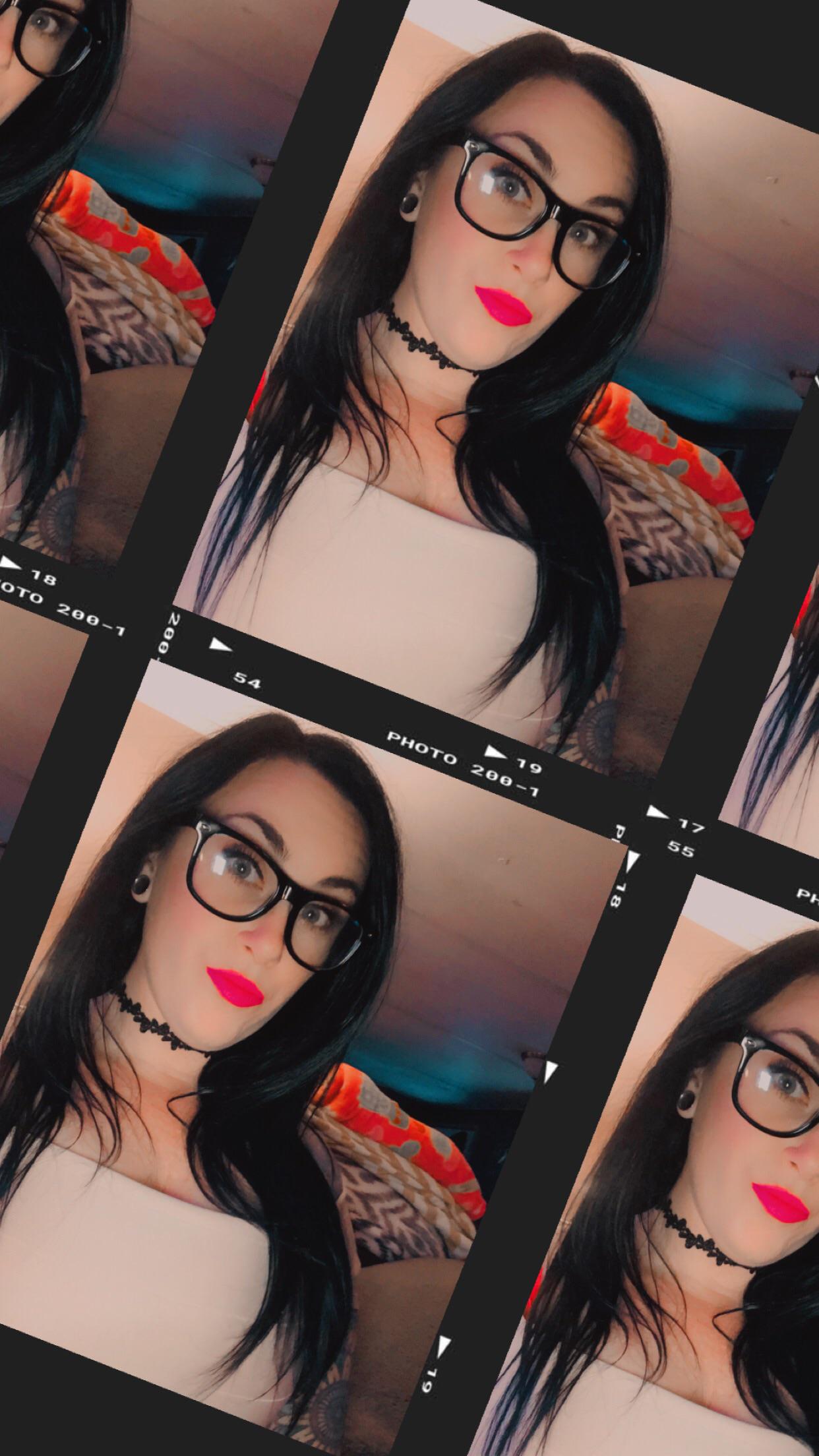 💋 girls who wear glasses are mostly ... innocent 💋 | Scrolller