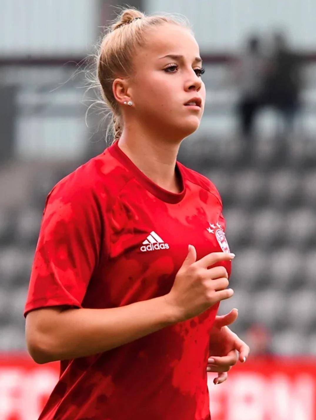 Giulia beim Training | Scrolller