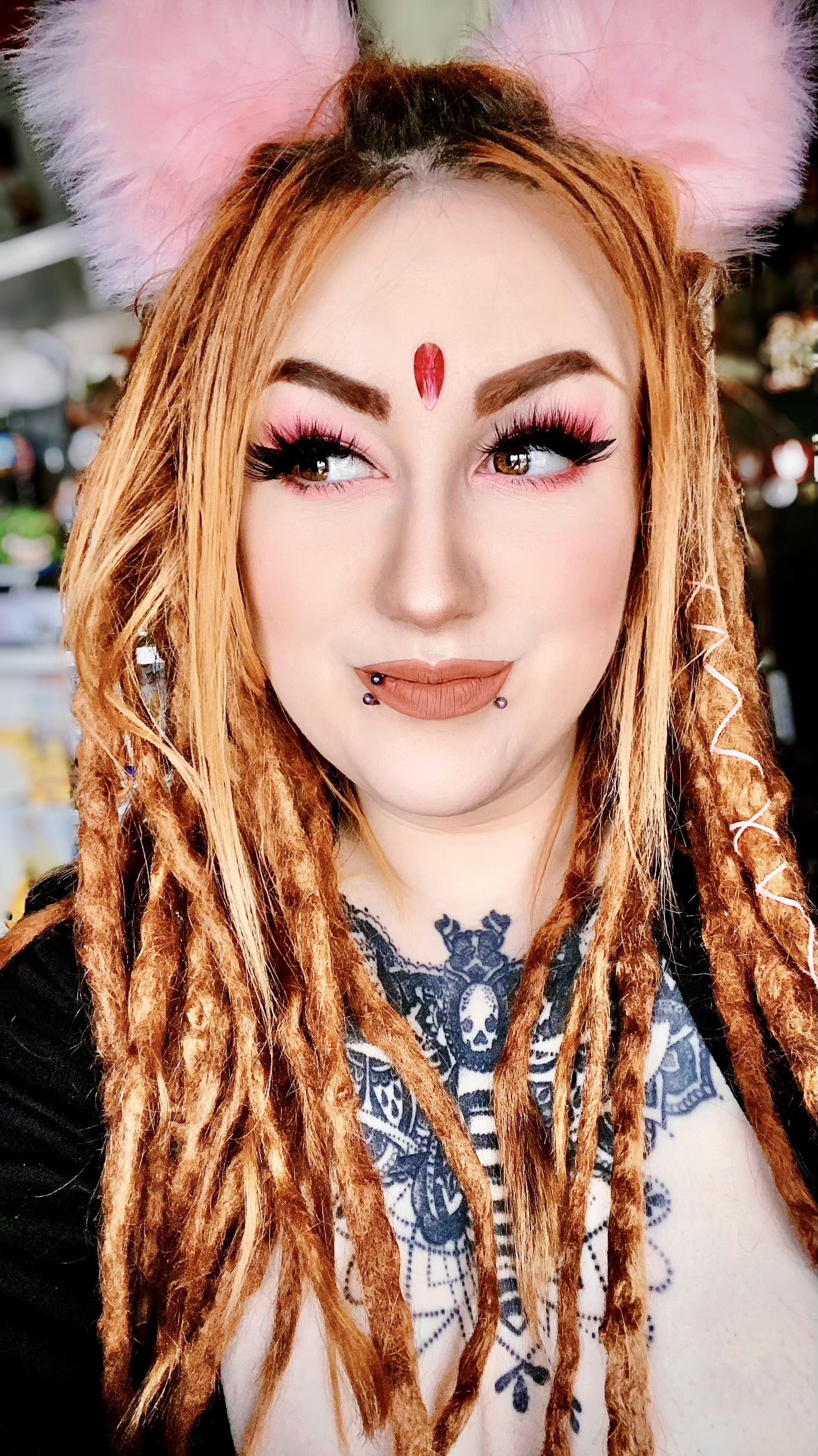 Giving the side eye | Scrolller