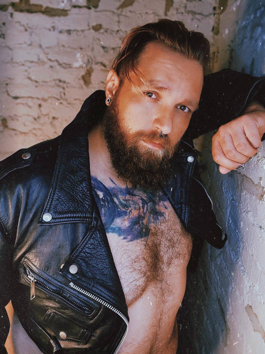 Giving you 90s leather bear hearthrob | Scrolller