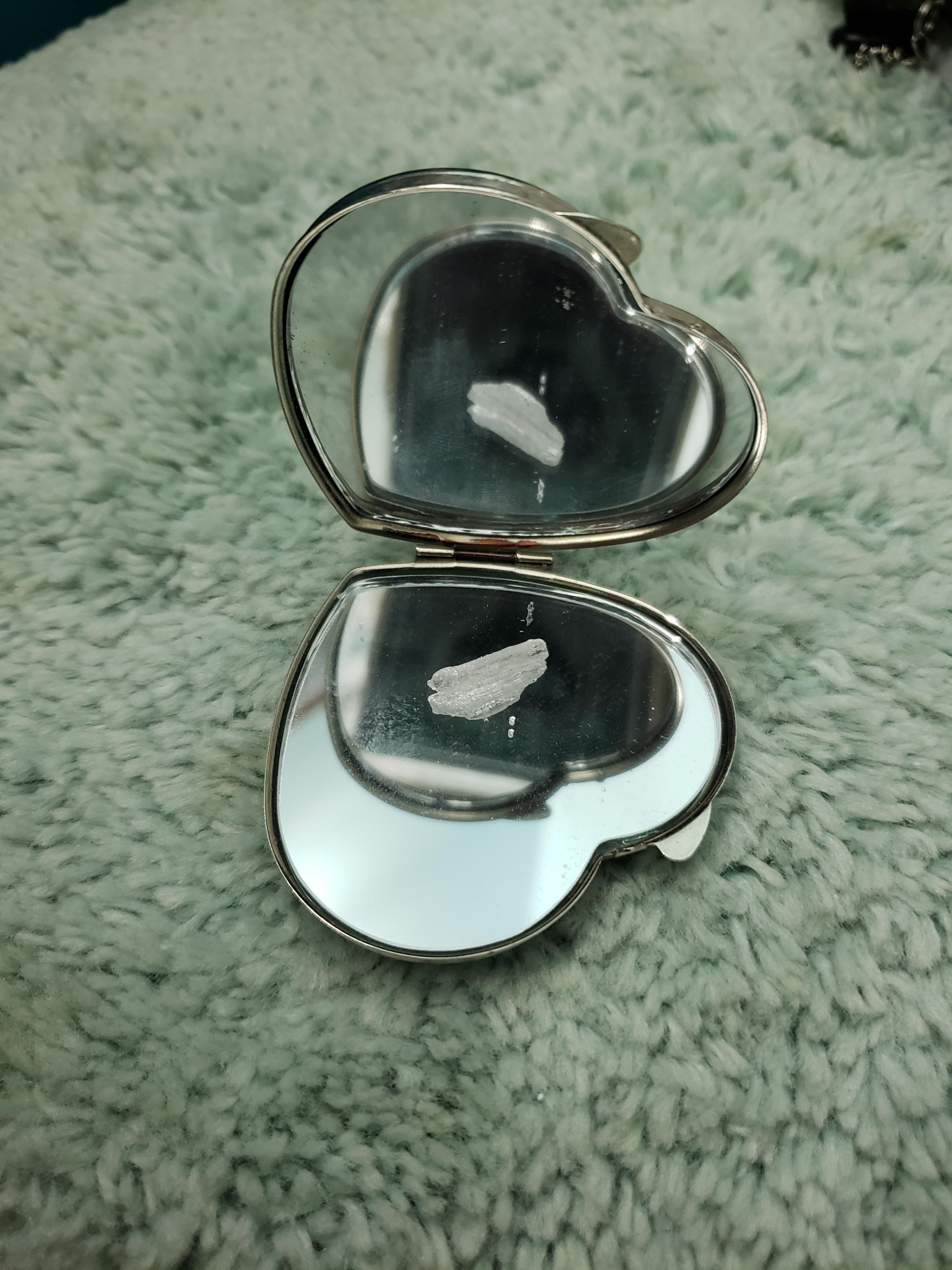 Glass heart crystal | Scrolller