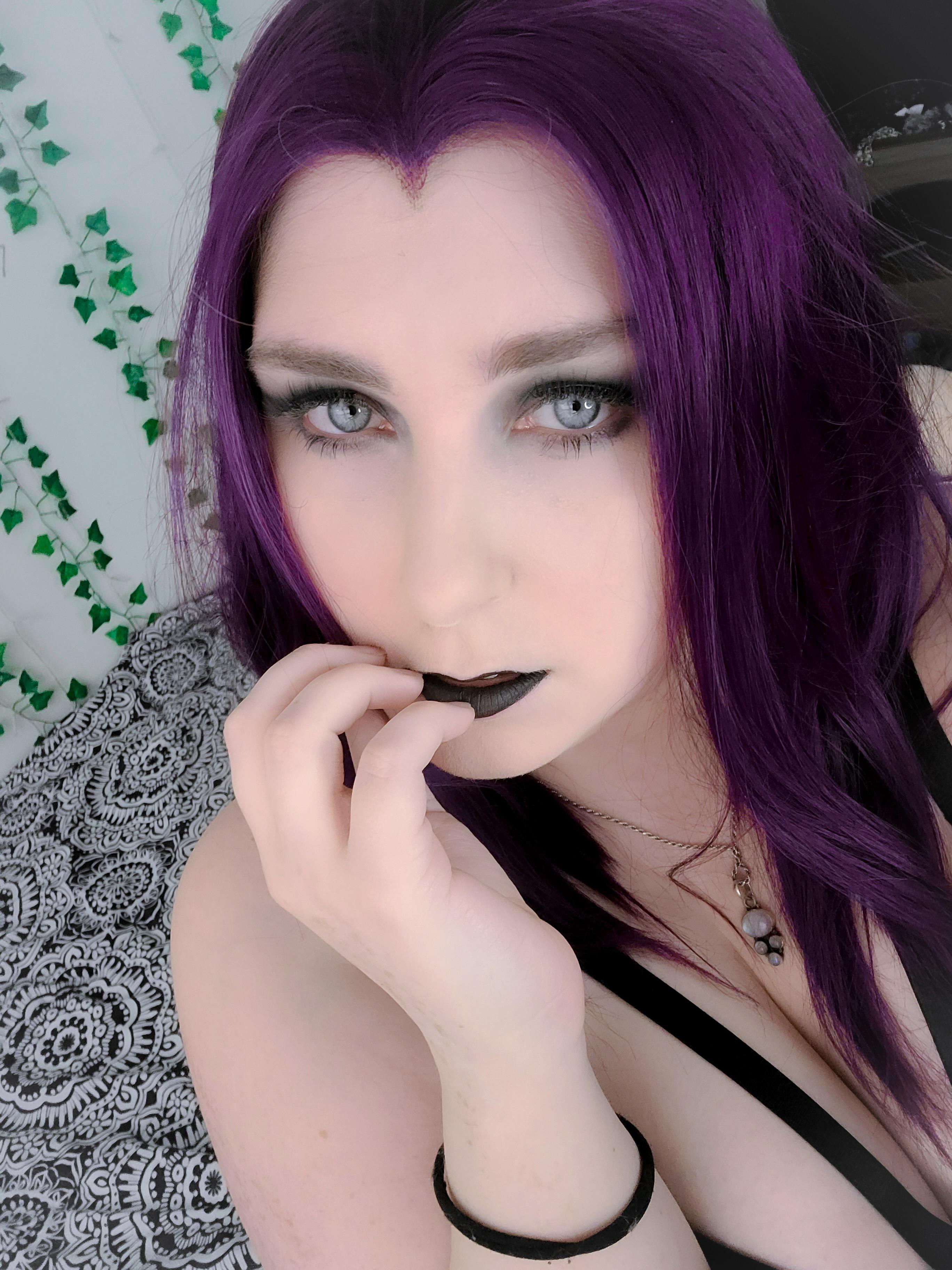 Glitchcosplaay as Raven fron teen titans. I 100% forgot my gem but i still think its a cute ...