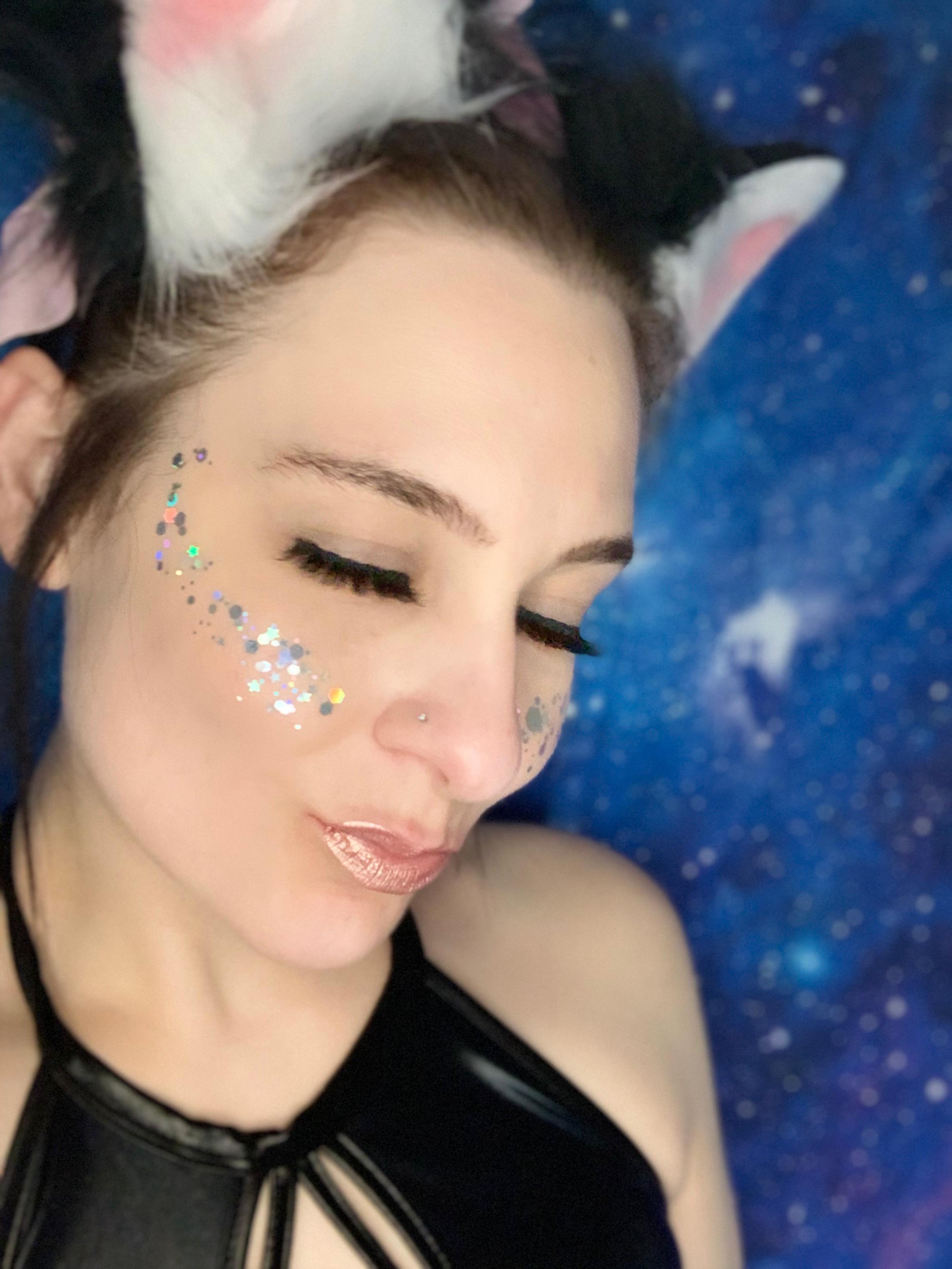 Glitter Kittens | Scrolller