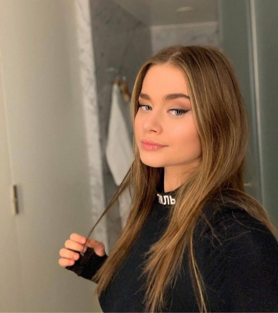 god shes so hot | Scrolller