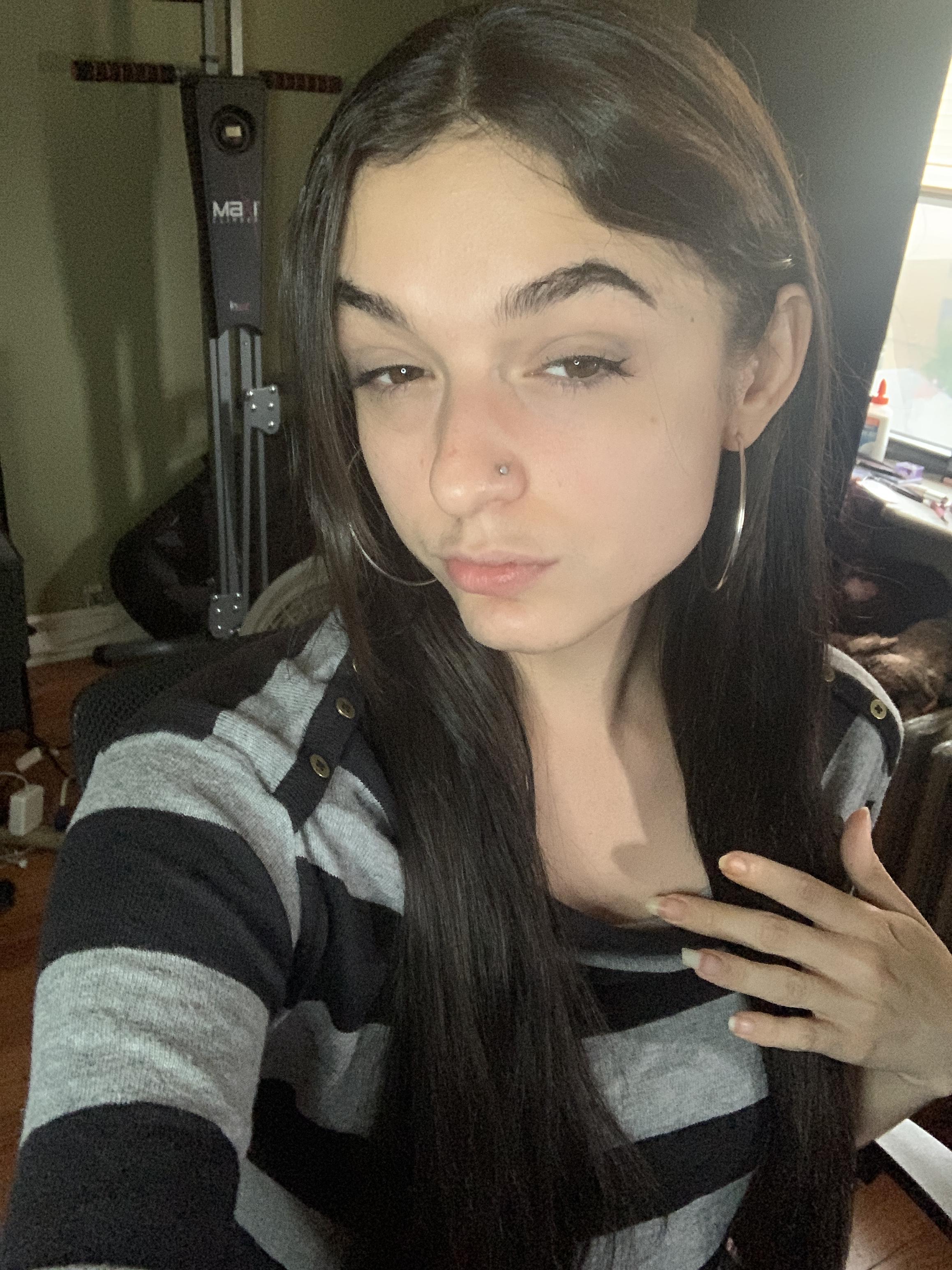 going live on TWITCH?! yup, I'm not a hot tub streamer 🤣 we're going web browsing on Geocities 💘 ...