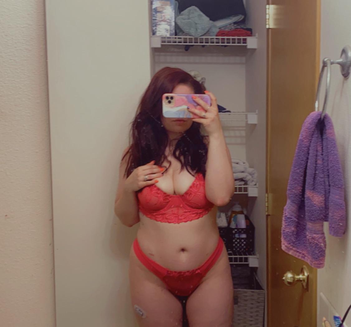 Short & thick , love my tummy | Scrolller