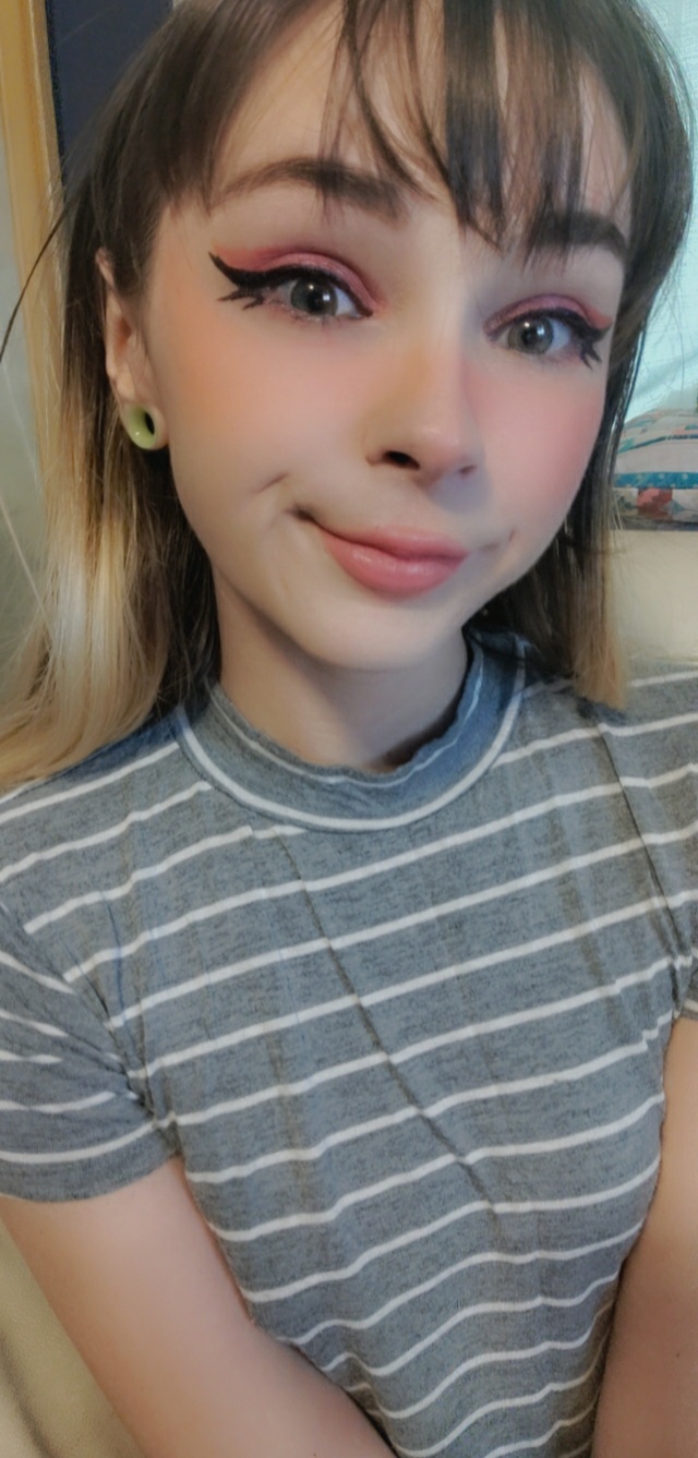 Good afternoon 🌻 [F23] | Scrolller