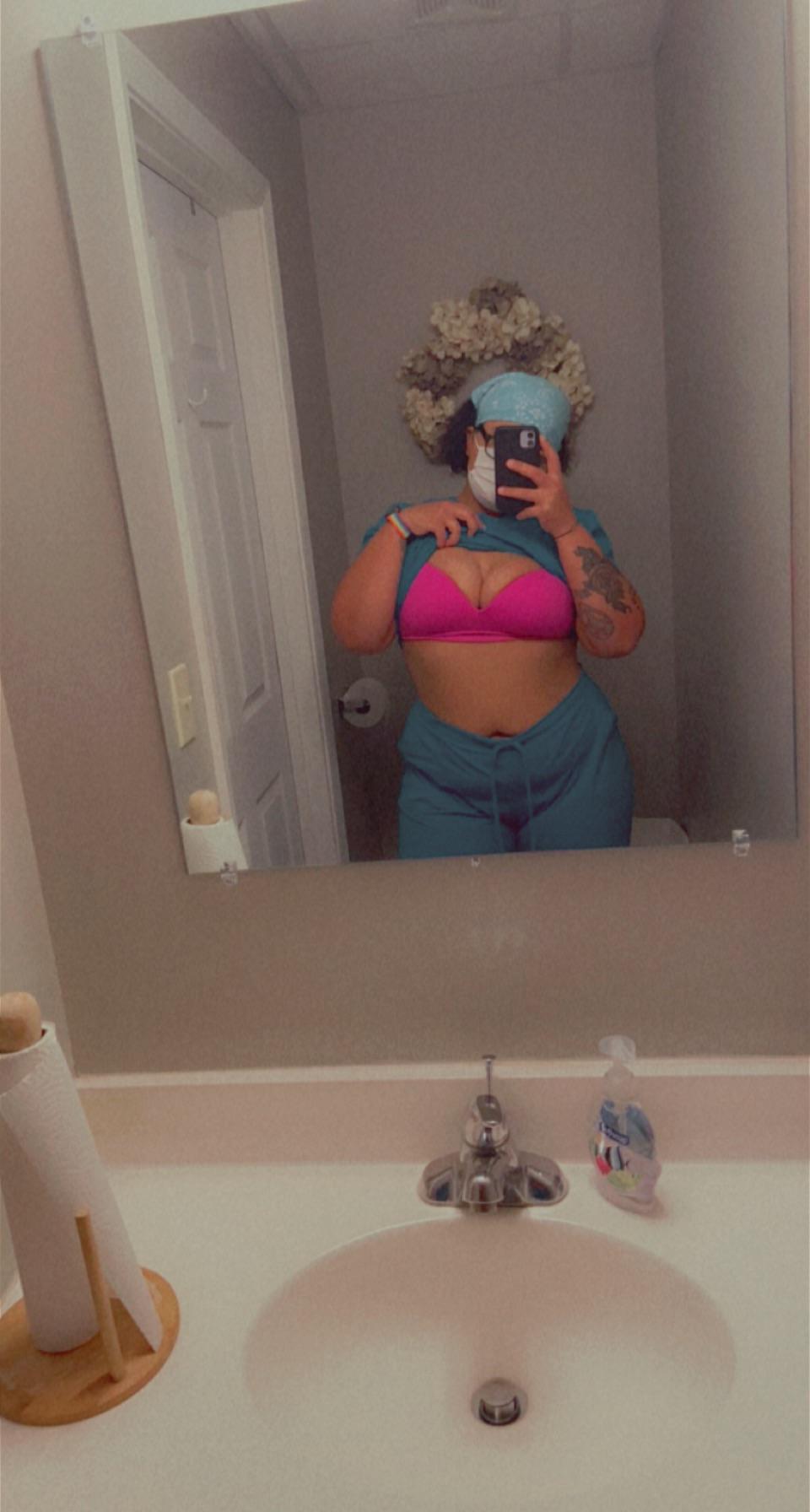 Good afternoon from a quick bathroom break 🍒😘 | Scrolller