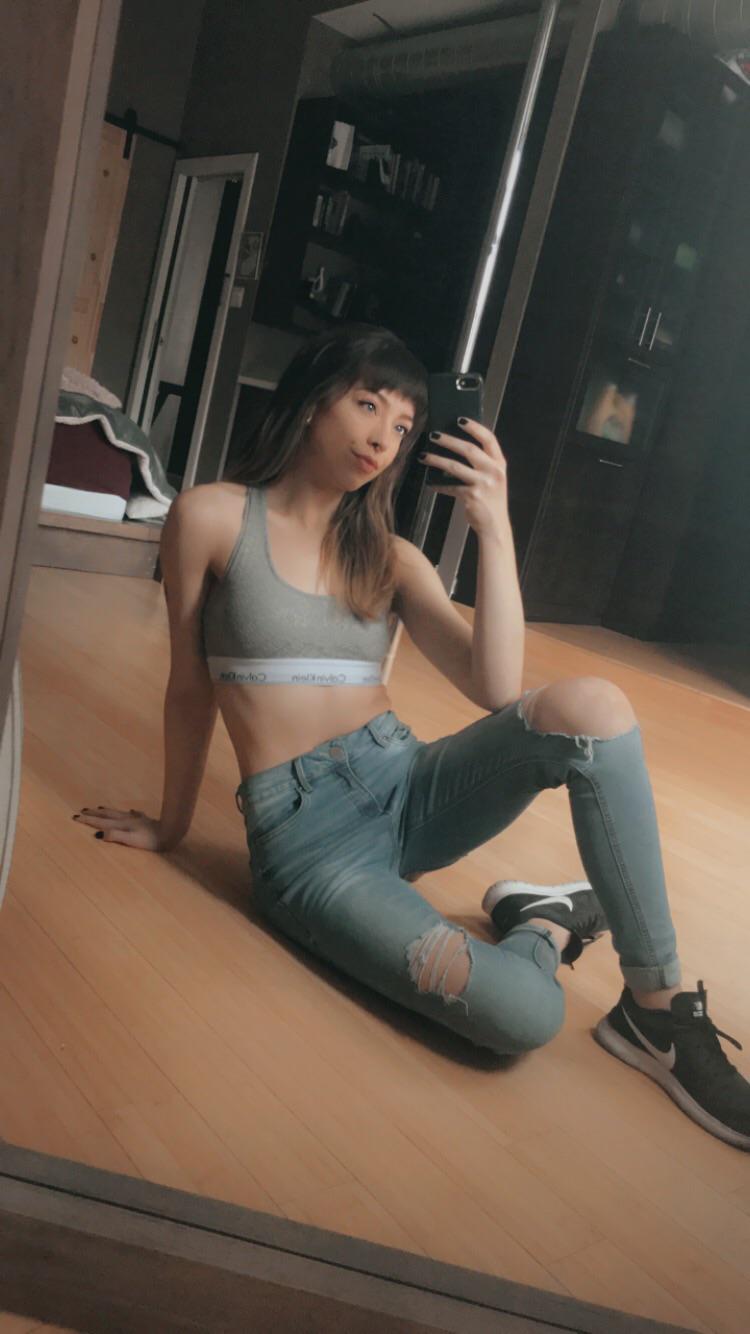 I’m not nakey here but my bangs still look cute 🥺 | Scrolller