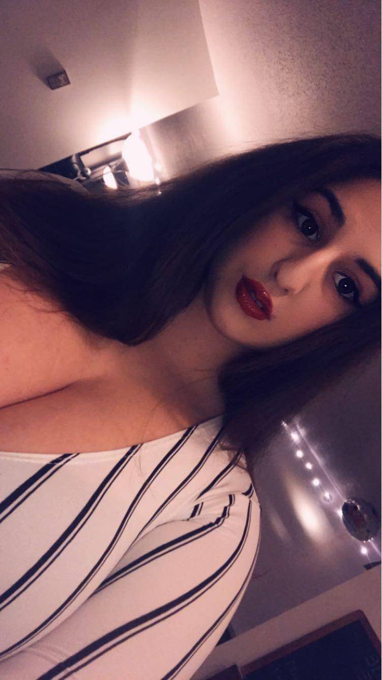 Red lip vibe | Scrolller