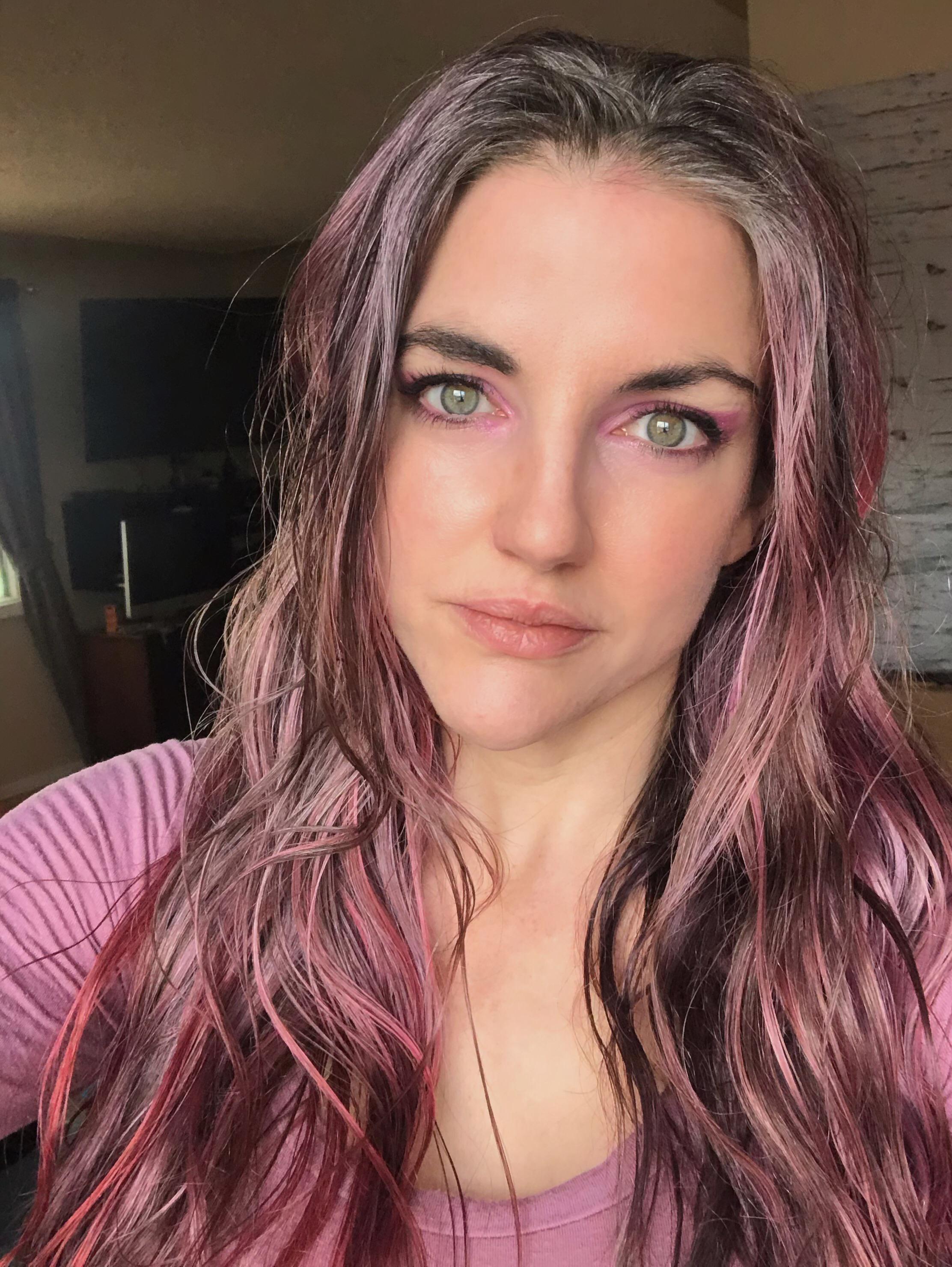 Gorgeous green with those pink highlights, wow. | Scrolller