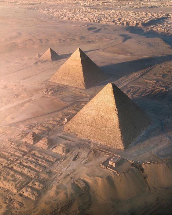 Gorgeous view of the pyramids | Scrolller