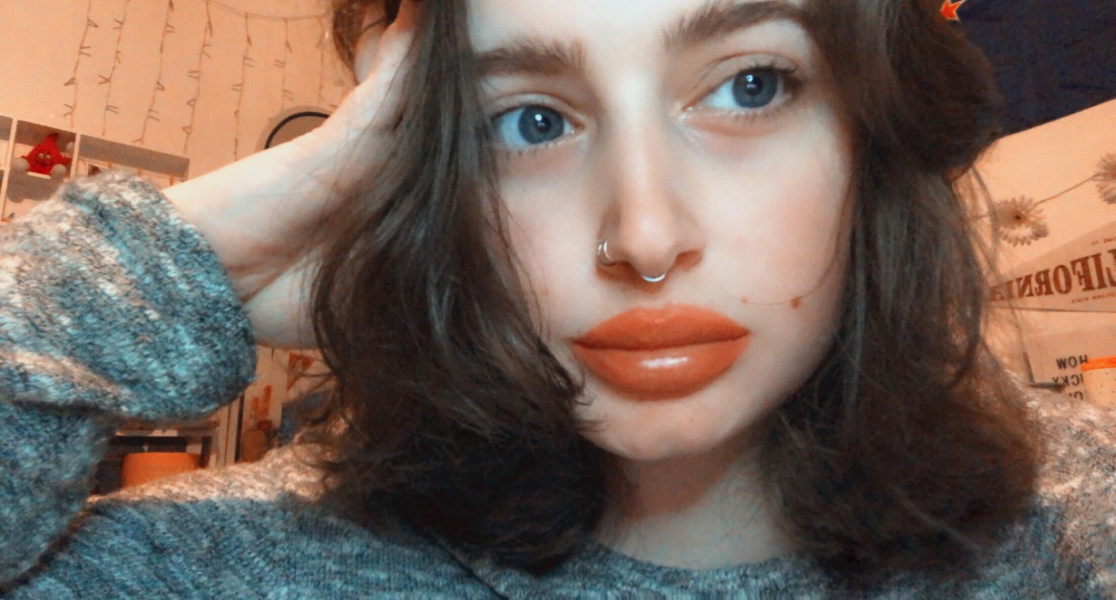 to think these lips are so close | Scrolller