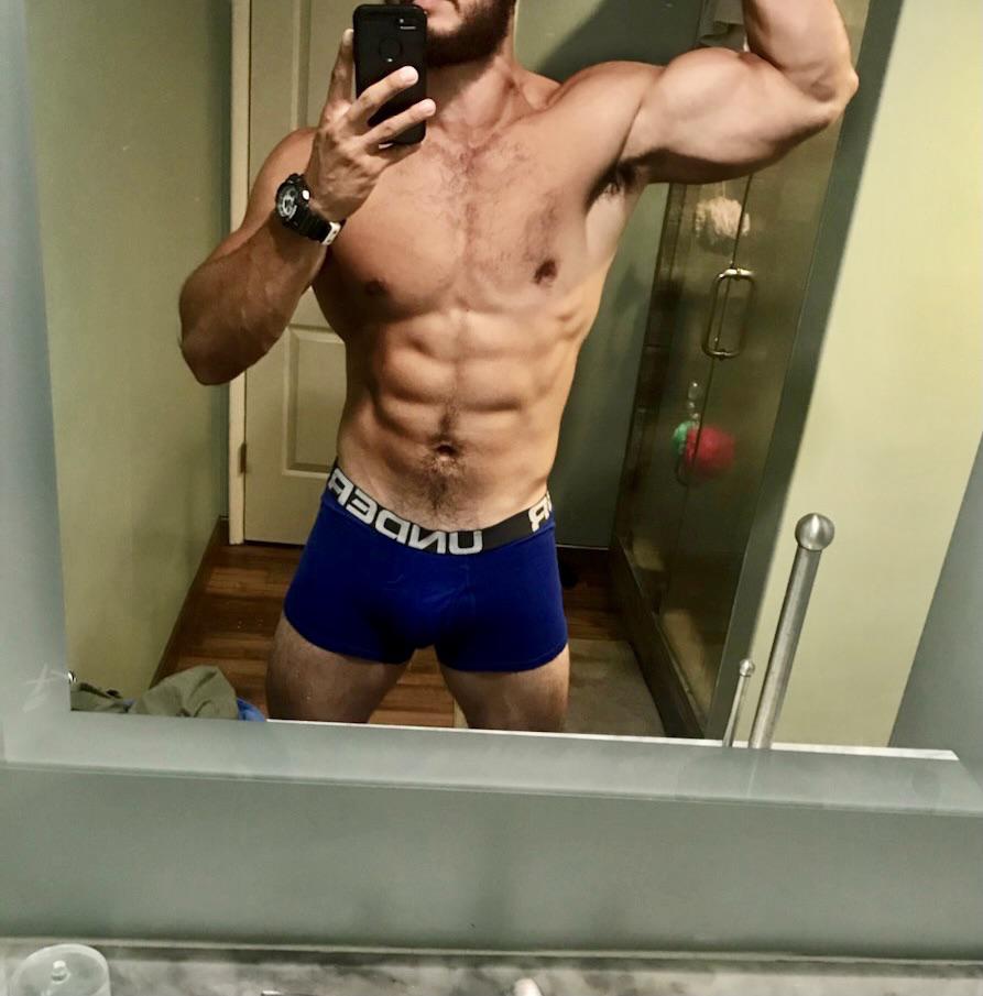 Bicep looking big? | Scrolller