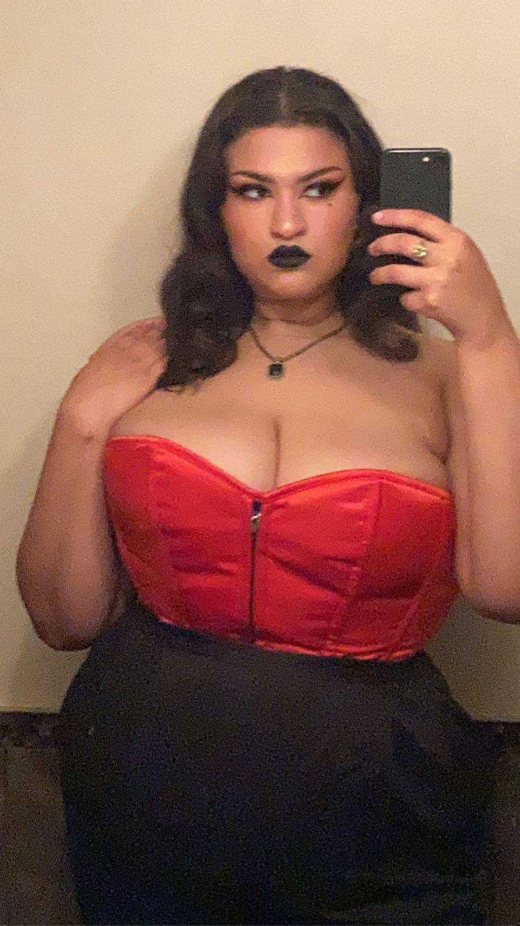 Goth bimbo🖤 | Scrolller