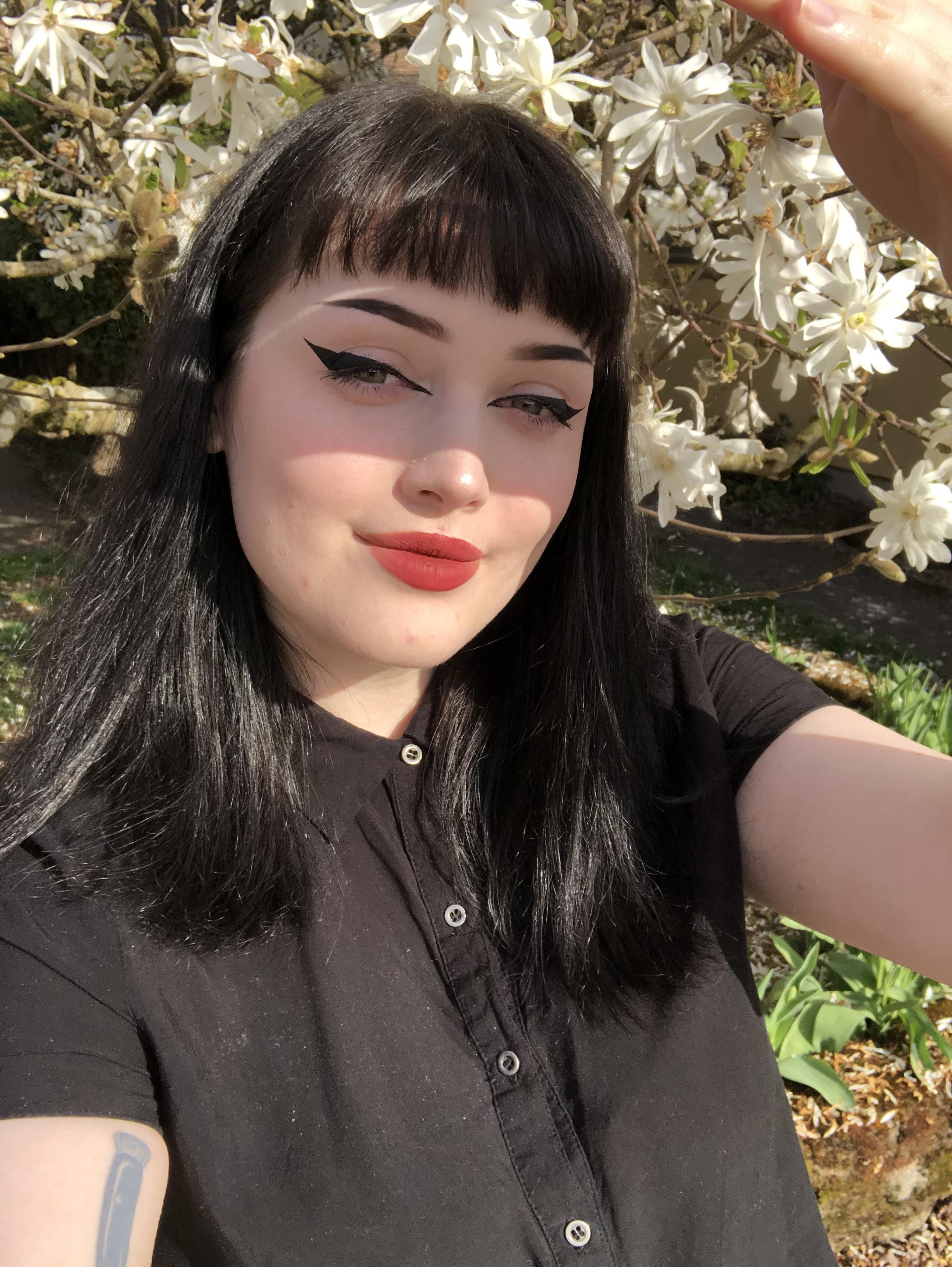 Goth girls smile too sometimes 😉 | Scrolller