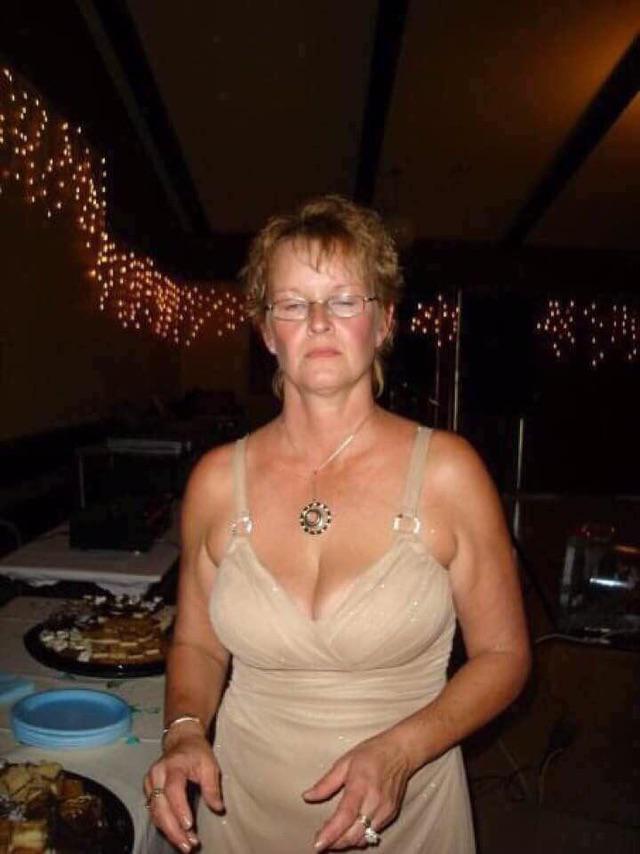 Gotta give moms 36DD’s the first load of the day. | Scrolller