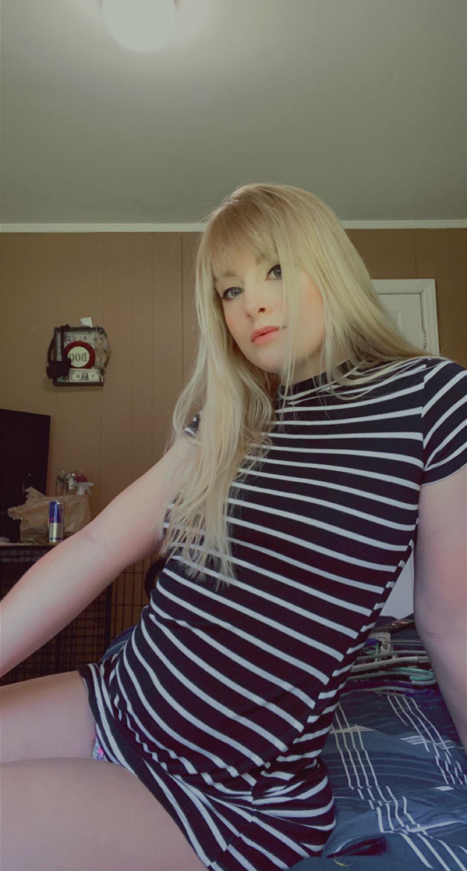 Gotta love a striped dress and blonde locks 🥺 | Scrolller