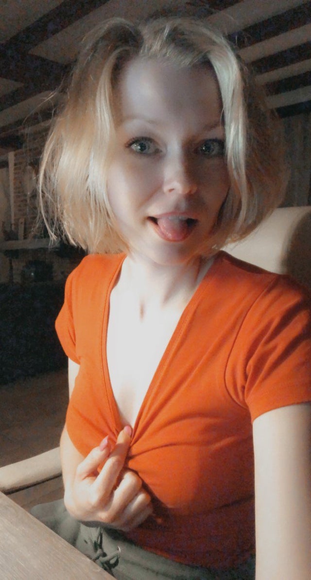 Gotta show that tongue sometimes! | Scrolller