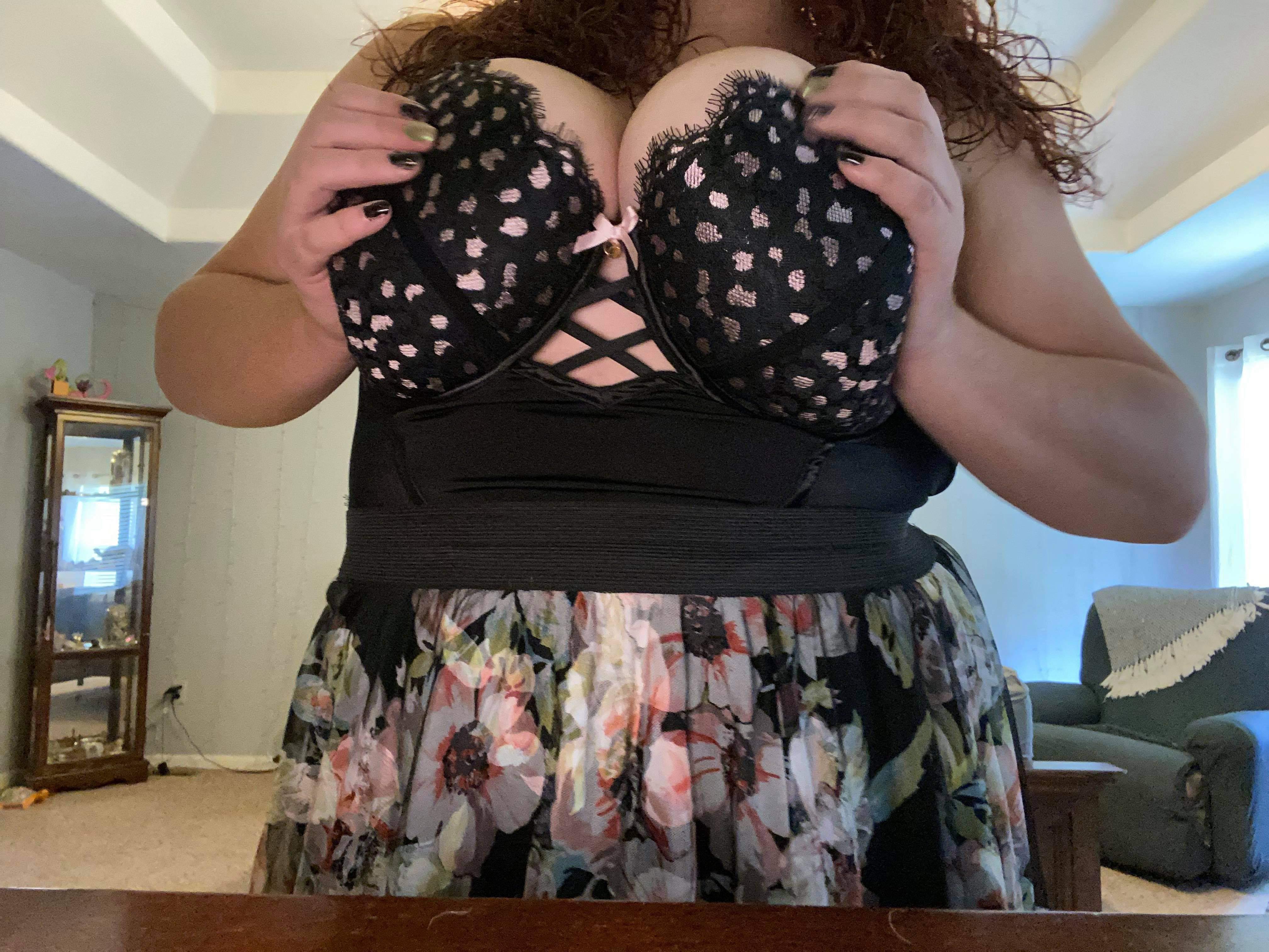 Help me undress? | Scrolller