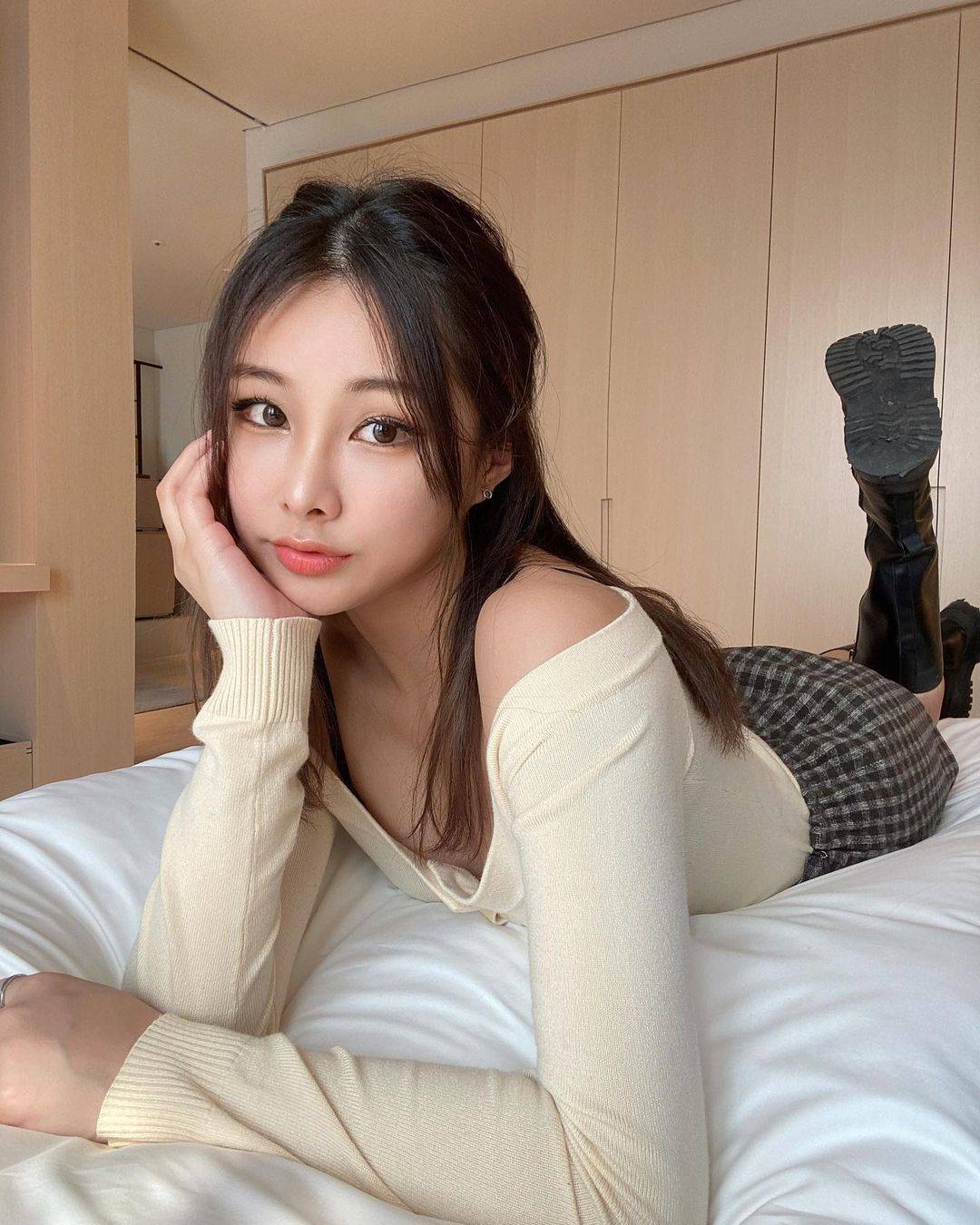 Gracement (irtr) | Scrolller