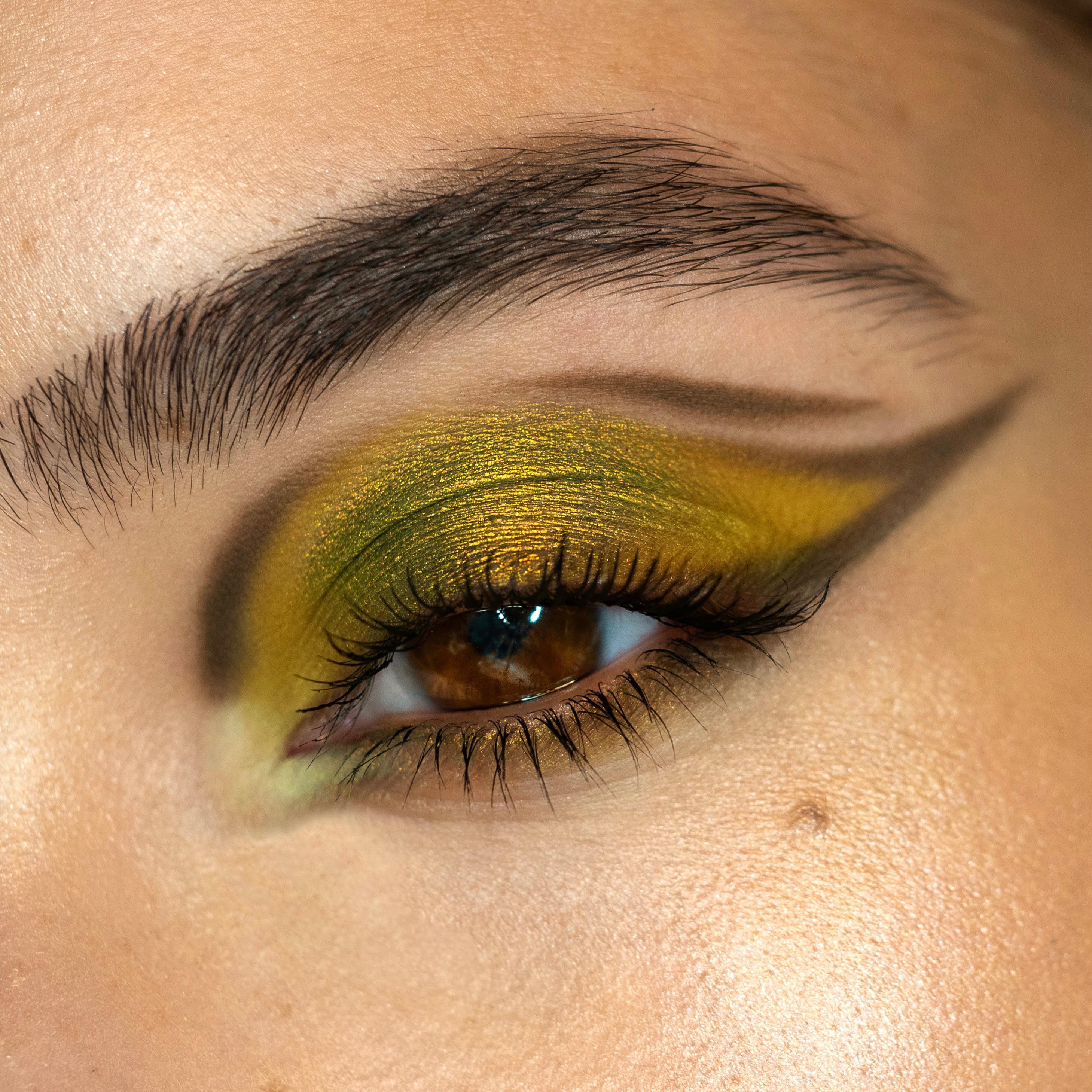 Graphic Liner | Scrolller