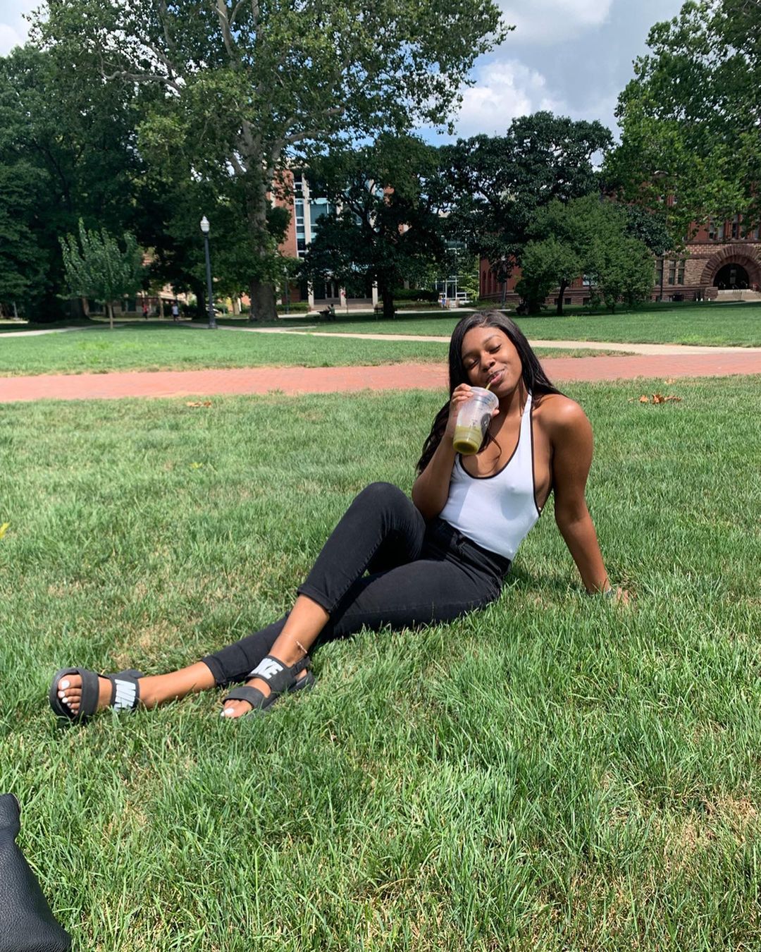 Great cleavage and nips | Scrolller