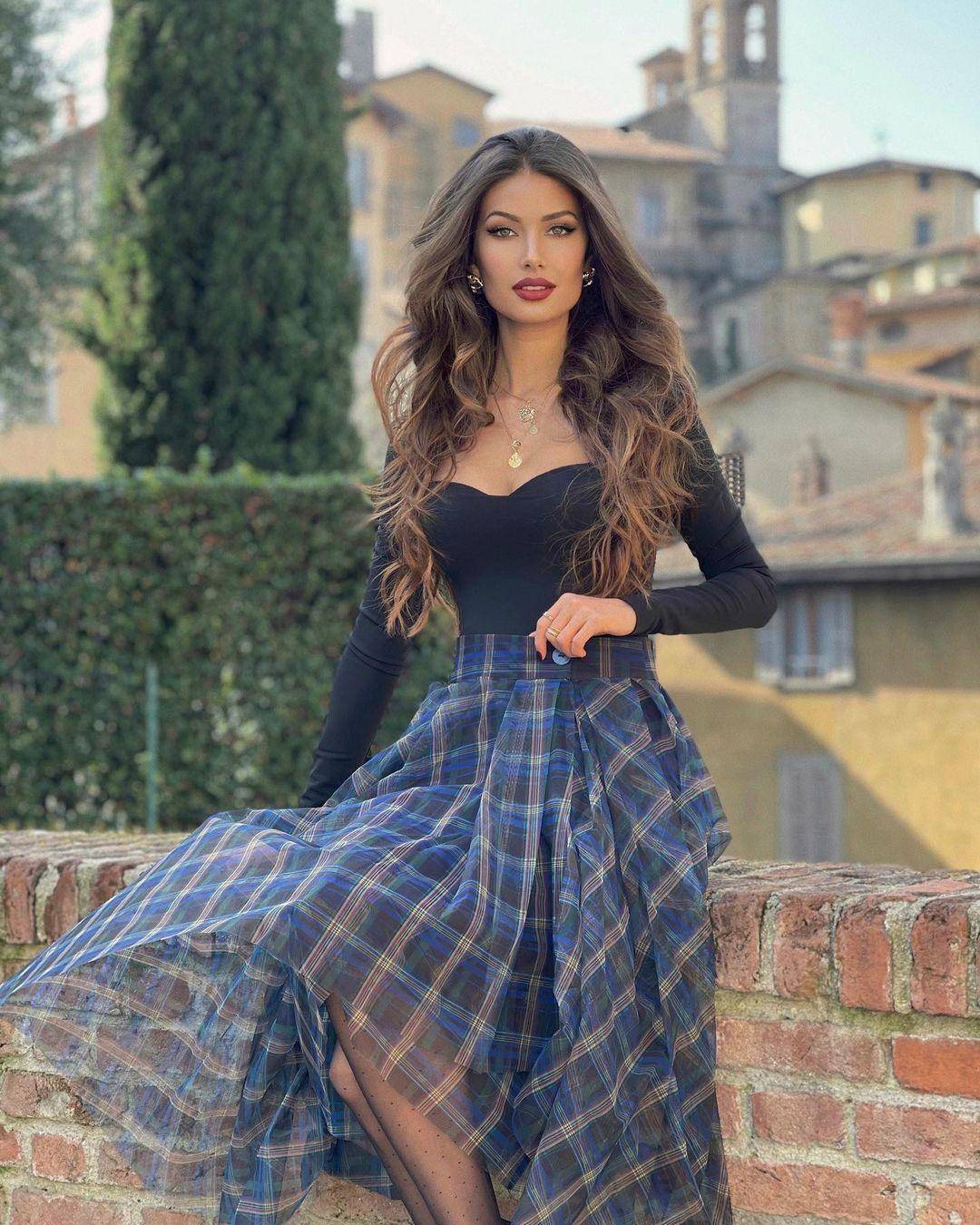 Great Model | Scrolller