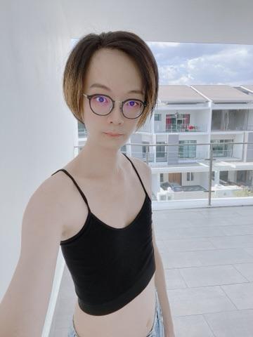 Great weather to show off some skin | Scrolller