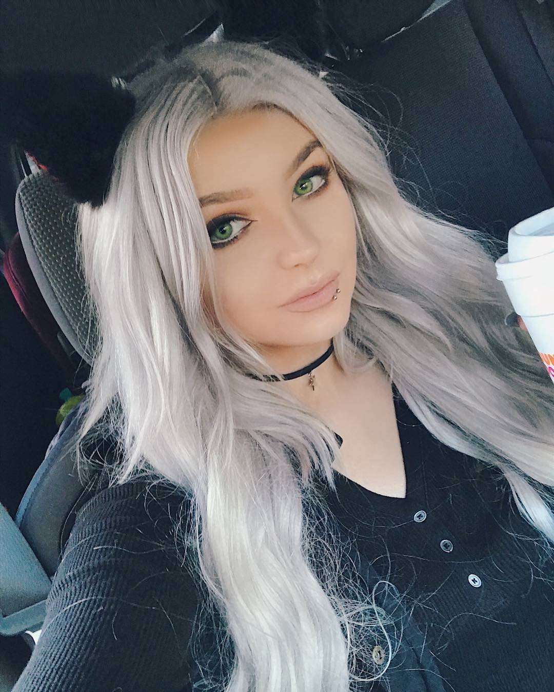 Green contacts | Scrolller