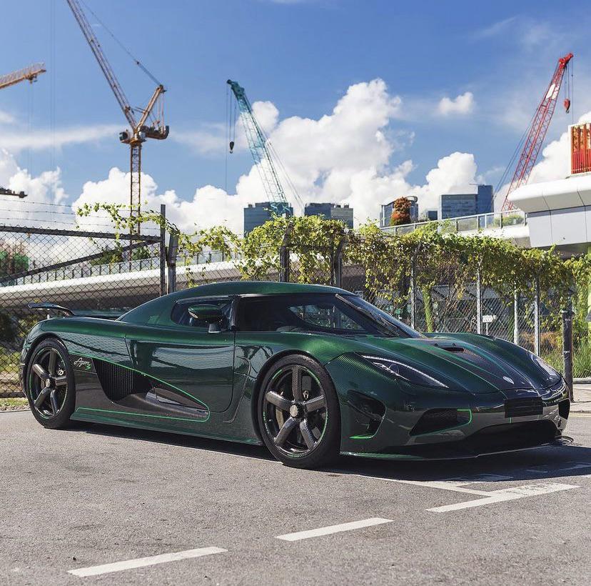 Green exposed carbon Agera S | Scrolller