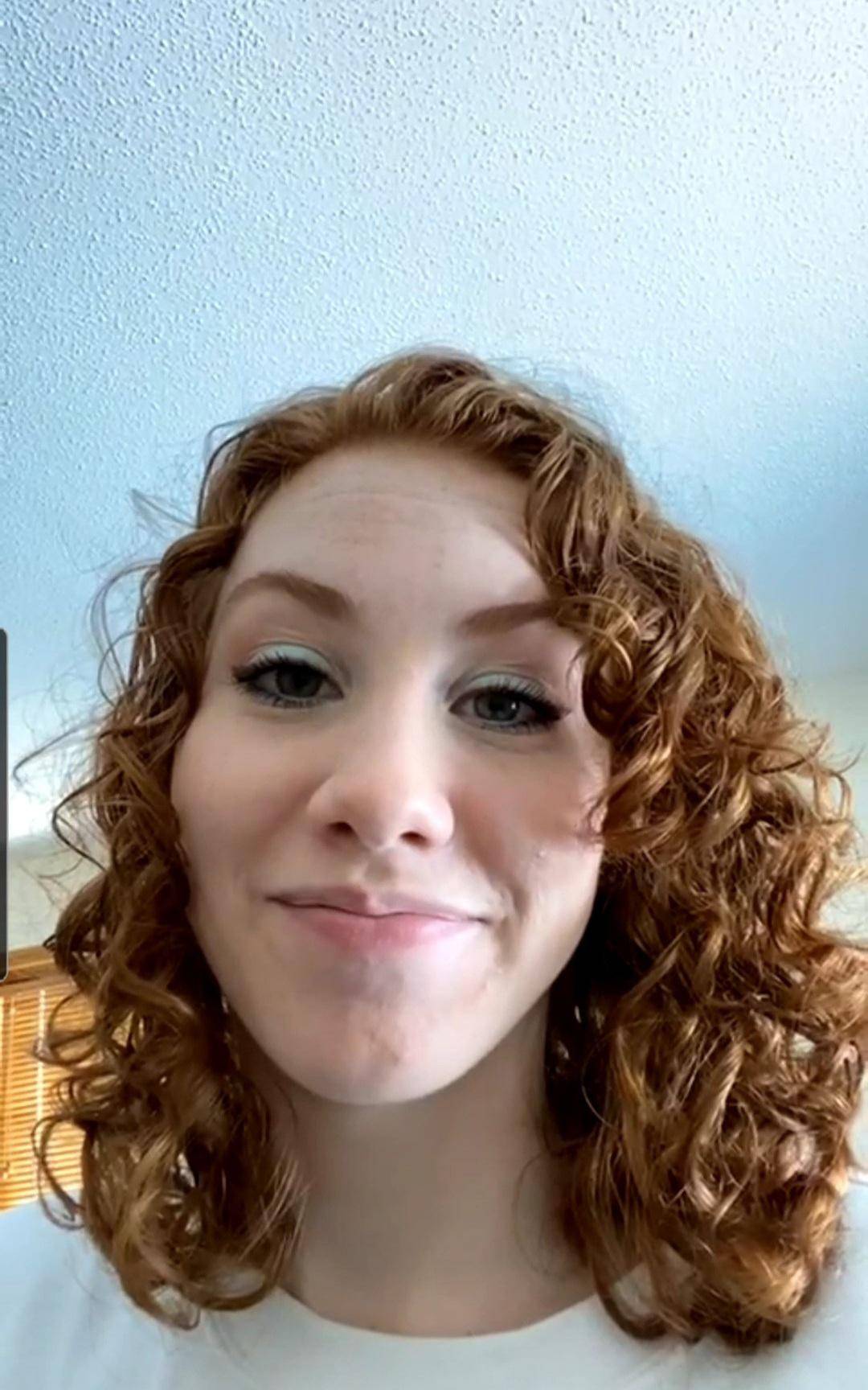 Green eyeshadow makes for a perfect mid-day glow! | Scrolller