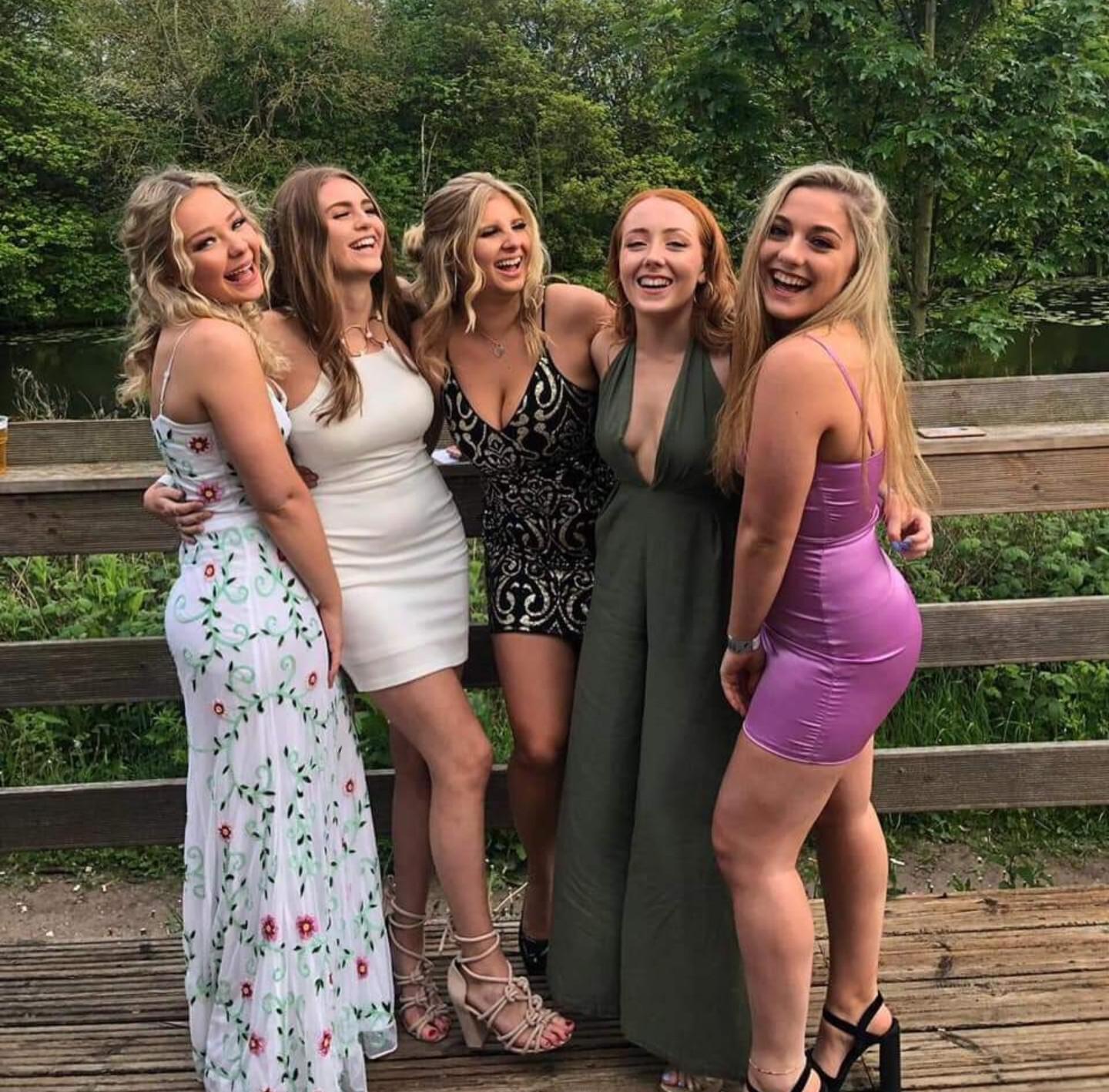 Group of BFFs | Scrolller