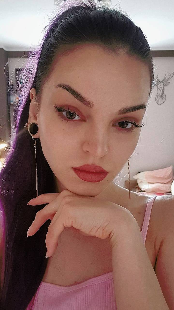 Guys... She is freaking beautiful... 💜 | Scrolller