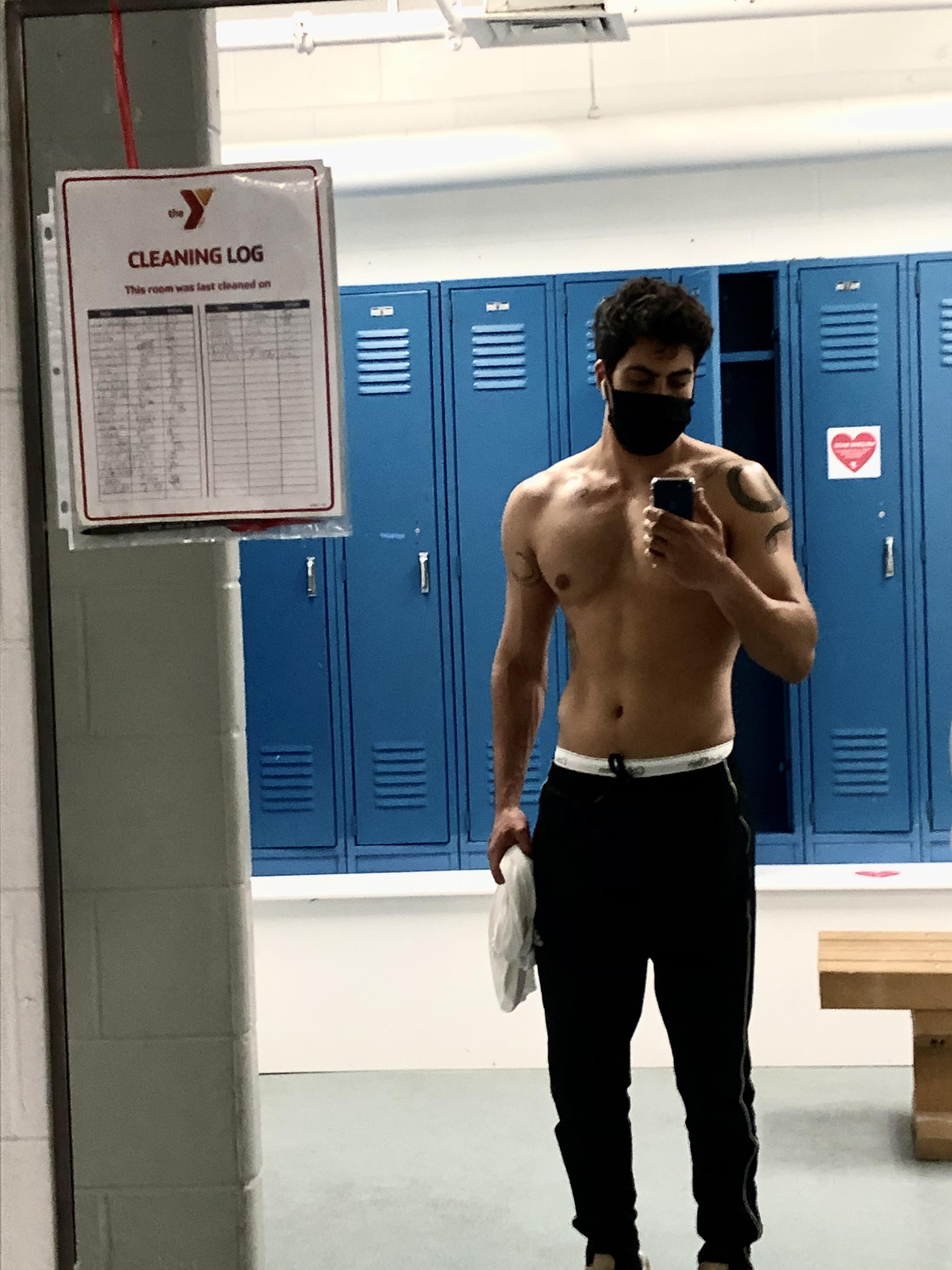 Standard Gym Selfie Scrolller