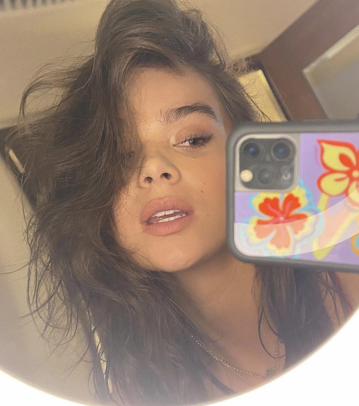 Hailee Steinfeld has my virgin cock rock hard | Scrolller