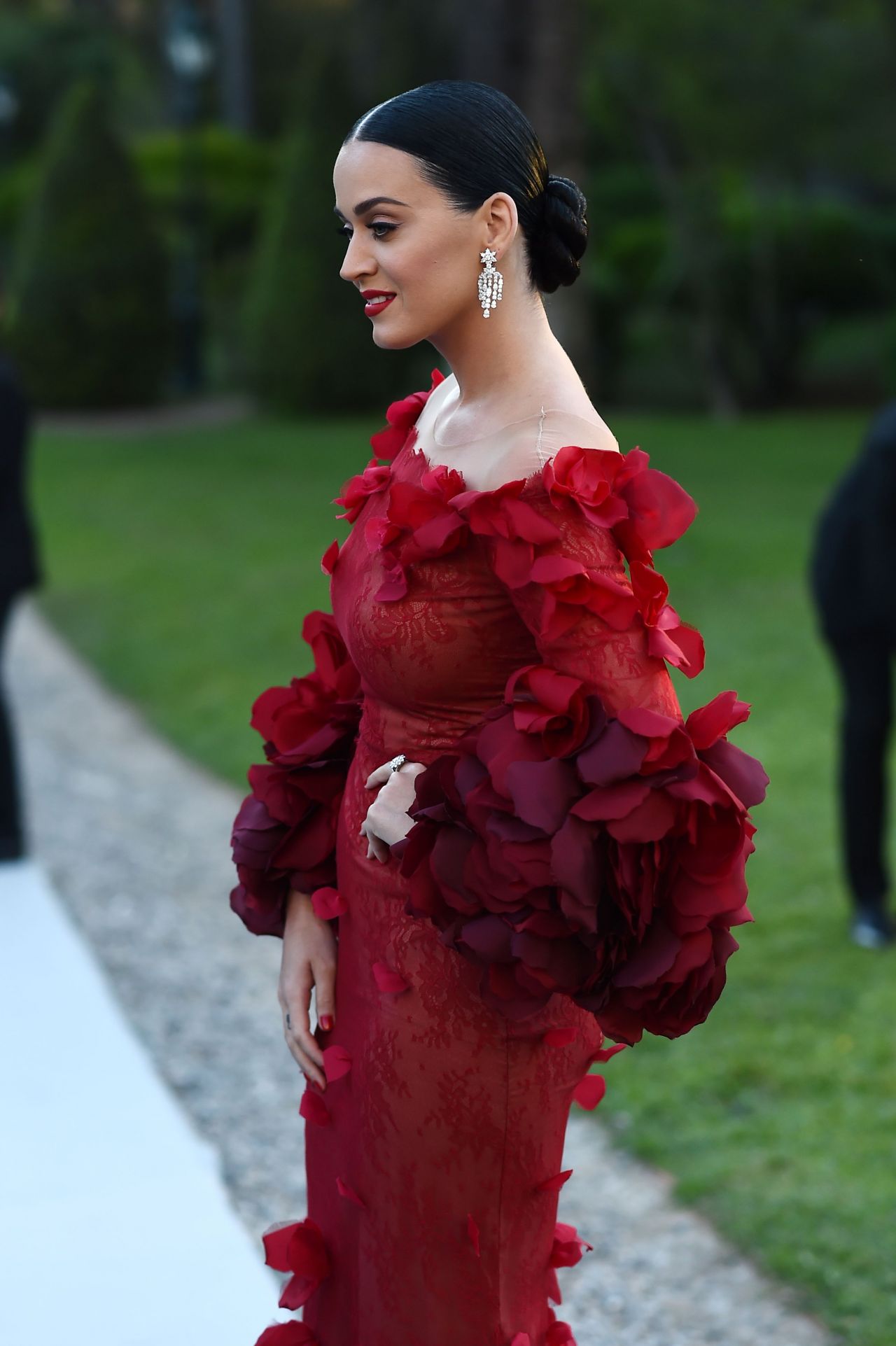 Hair tightly pulled back | Scrolller