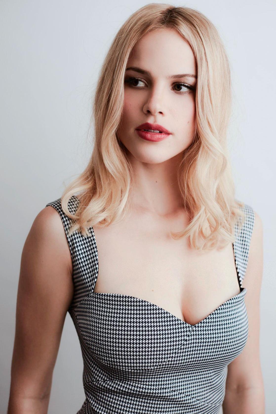 Halston Sage | Scrolller
