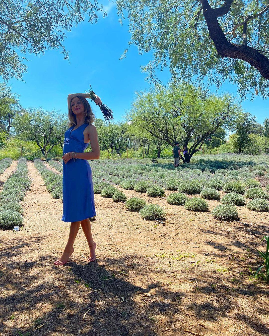 Hana Hayes | Scrolller