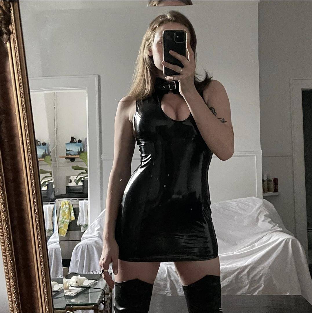 Hand over those keys so I can be your key holder mistress Kik or Snap mistresssalice1 | Scrolller