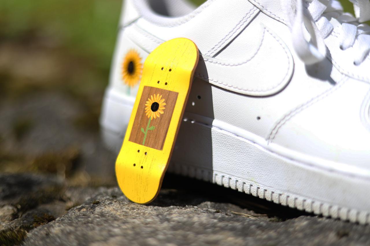 Hand painted sunflower deck | Scrolller