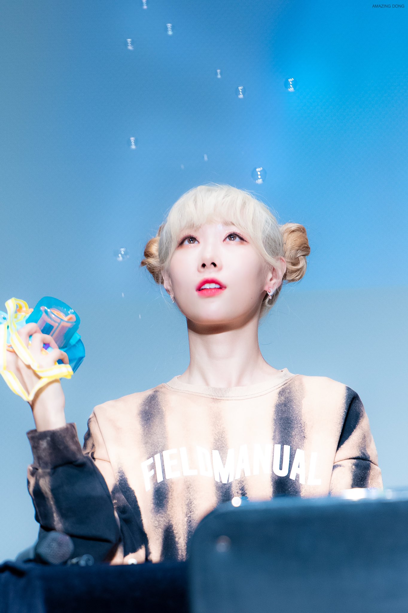 Handong and bubbles | Scrolller