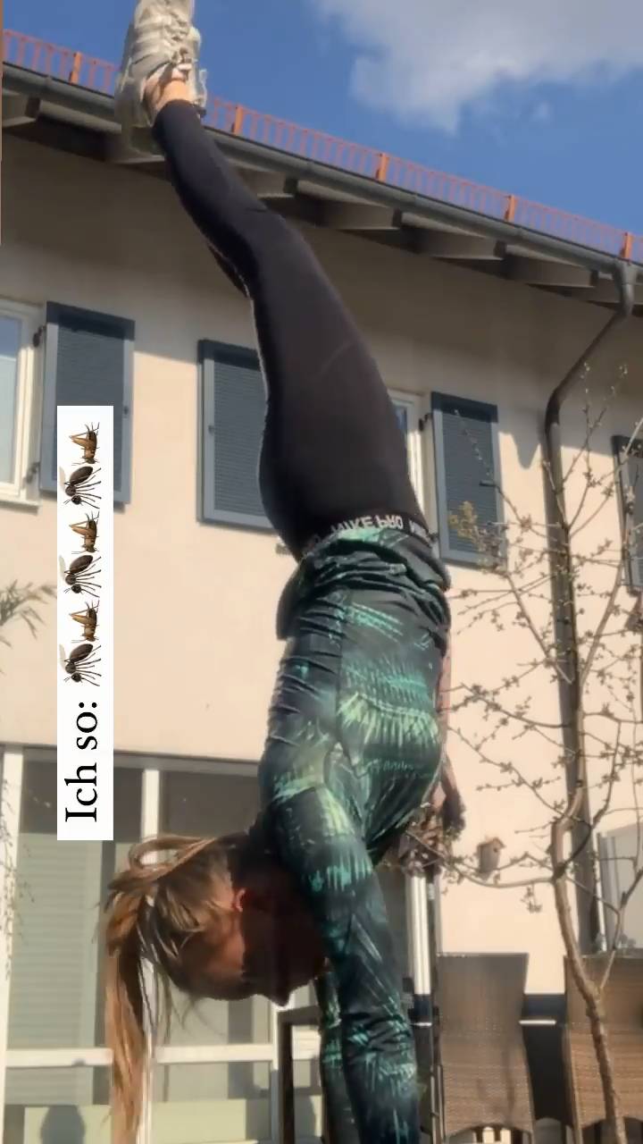 Handstand-Girl (pic) | Scrolller